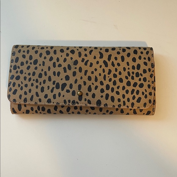 Universal Thread | Bags | Universal Thread Tan And Black Womens Wallet ...